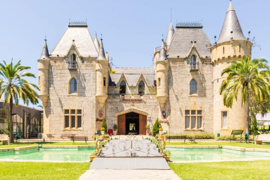 10 castelos no Brasil que parecem terem saído de livros de fantasia