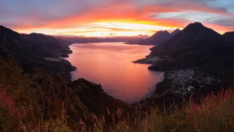 Lago Atitlán: o lago rodeado de vulcões e aldeias maias, na Guatemala