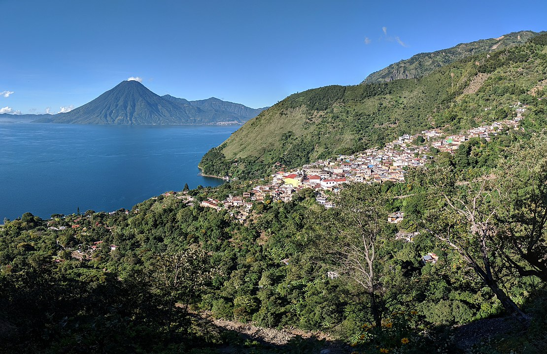 Lago Atitlán: o lago rodeado de vulcões e aldeias maias, na Guatemala