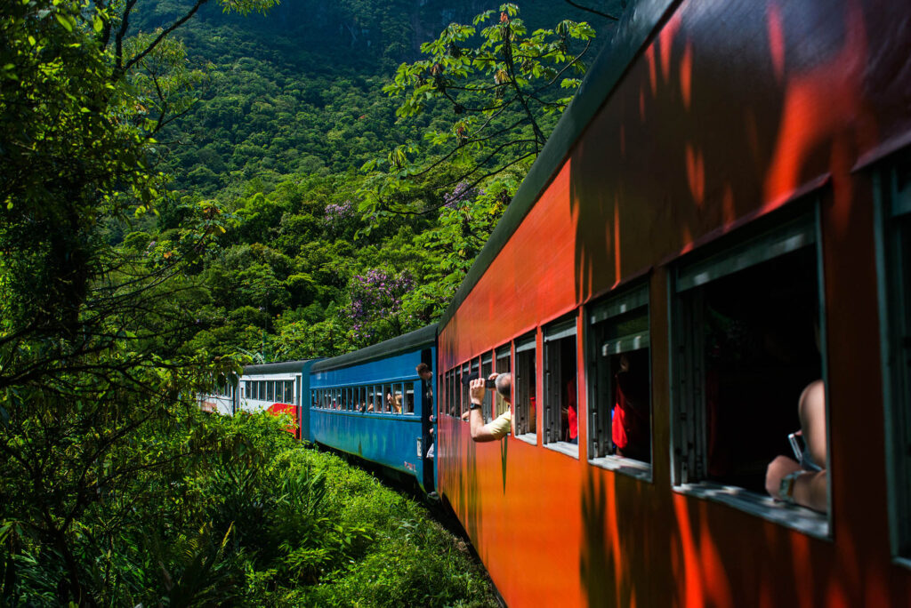 Trem turístico Curitiba-Morretes oferece experiência com degustação de ...