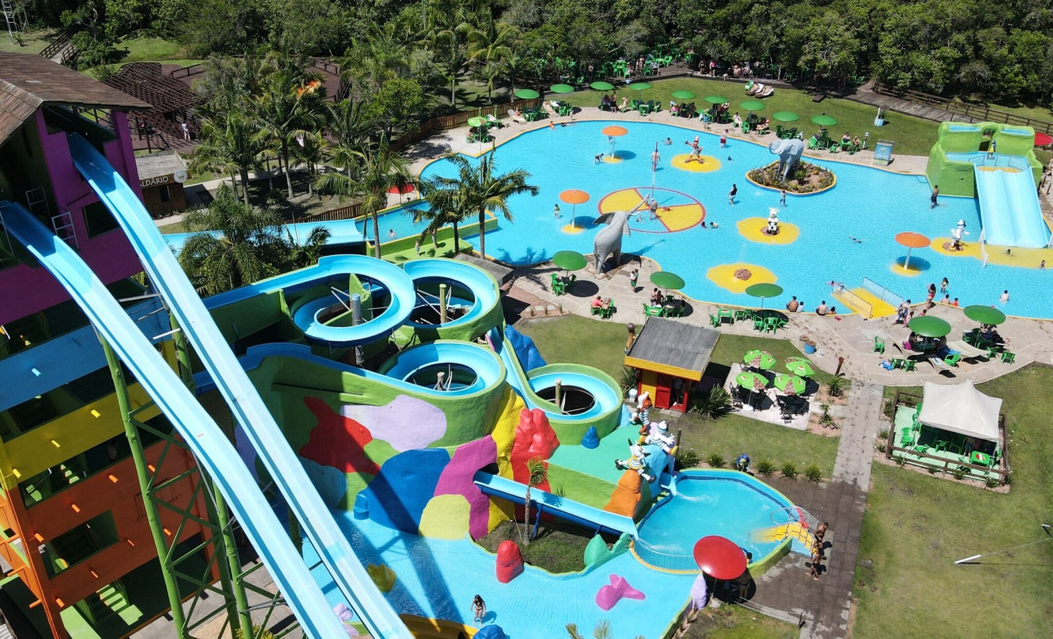 Top melhores parques aquáticos para conhecer no Brasil